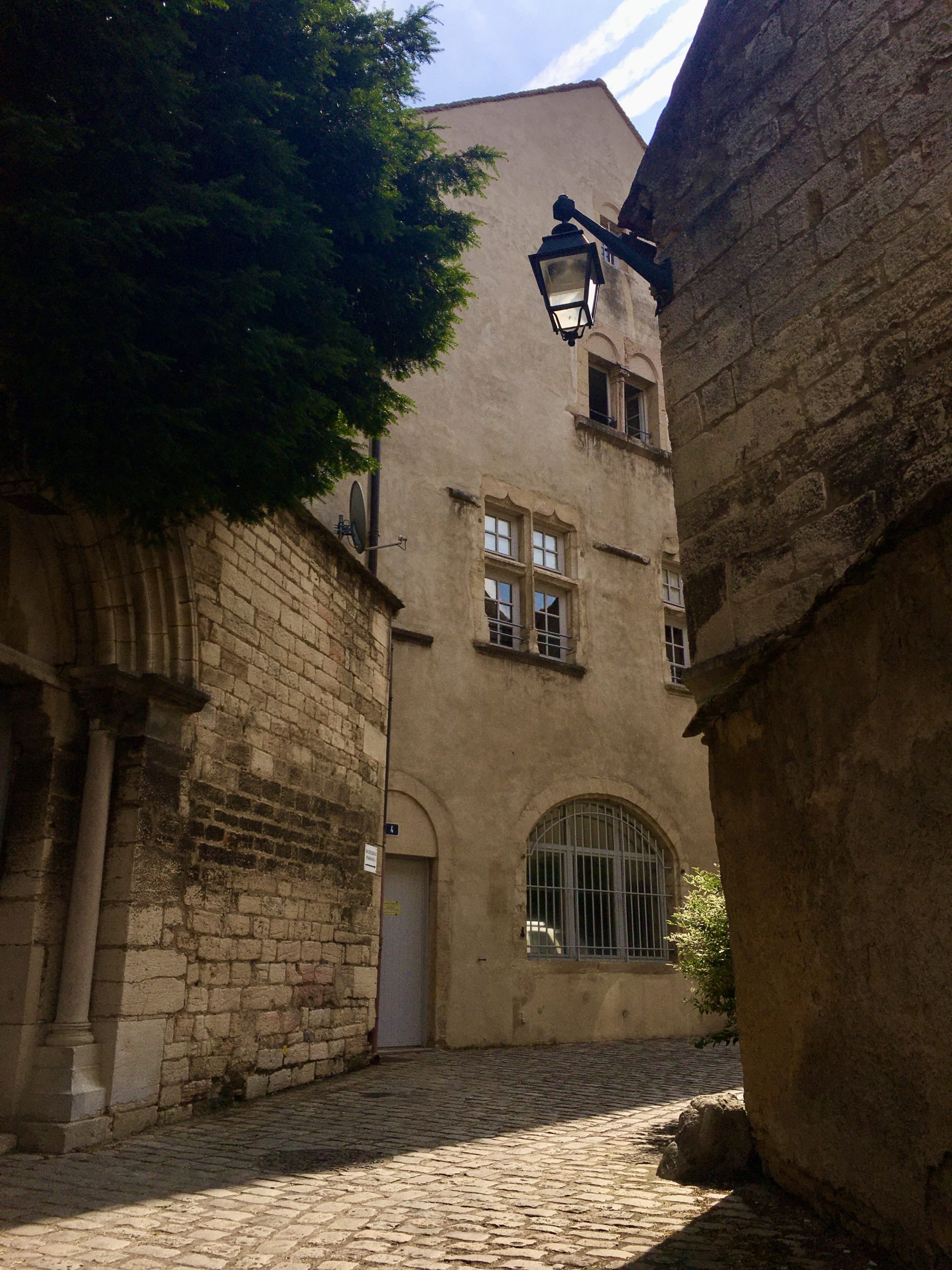 Beaune, capitale des vins – Beaune, wine capital | Alexia Papin ...